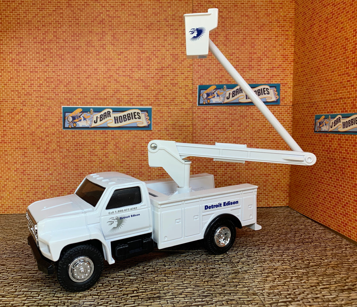 Ford F750 Detroit Edison Aerial Bucket Truck 1/34 Scale – J-BarHobbies